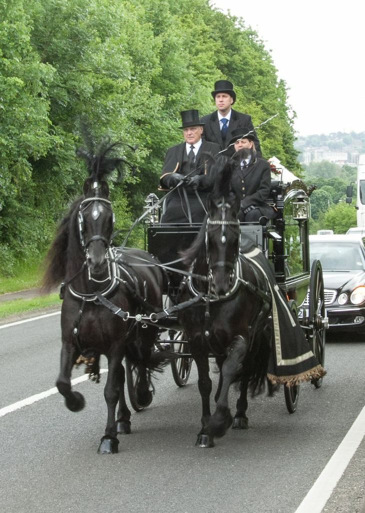 Edd Frost & Daughters | Family Funeral Directors of Banbury